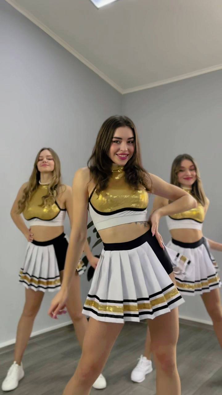 Patriots cheerleading team | Scrolller