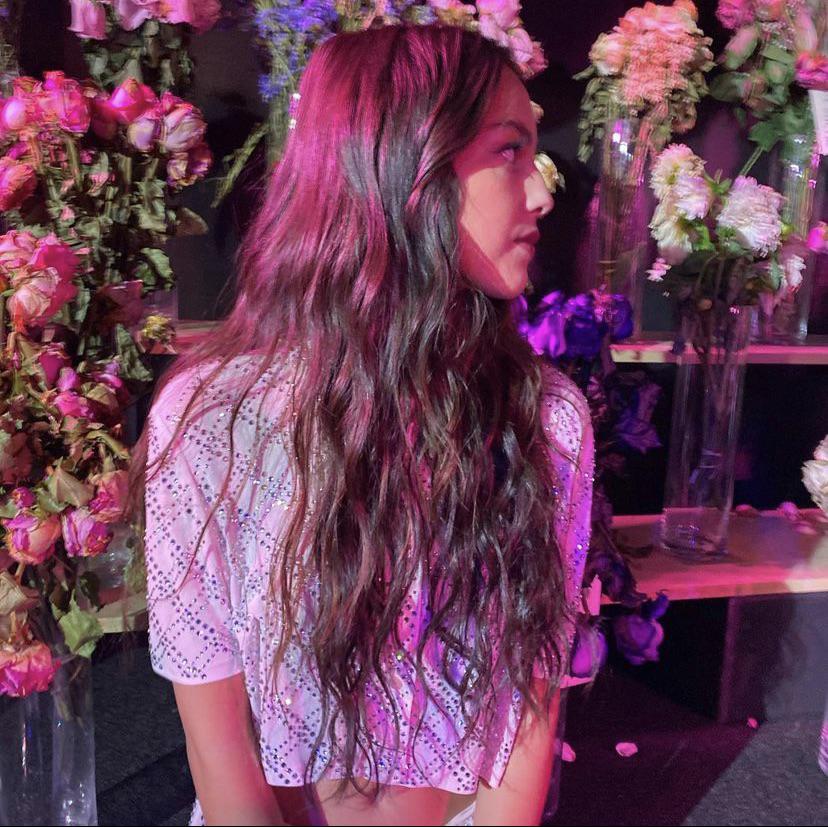 Little peek at her belly | Scrolller