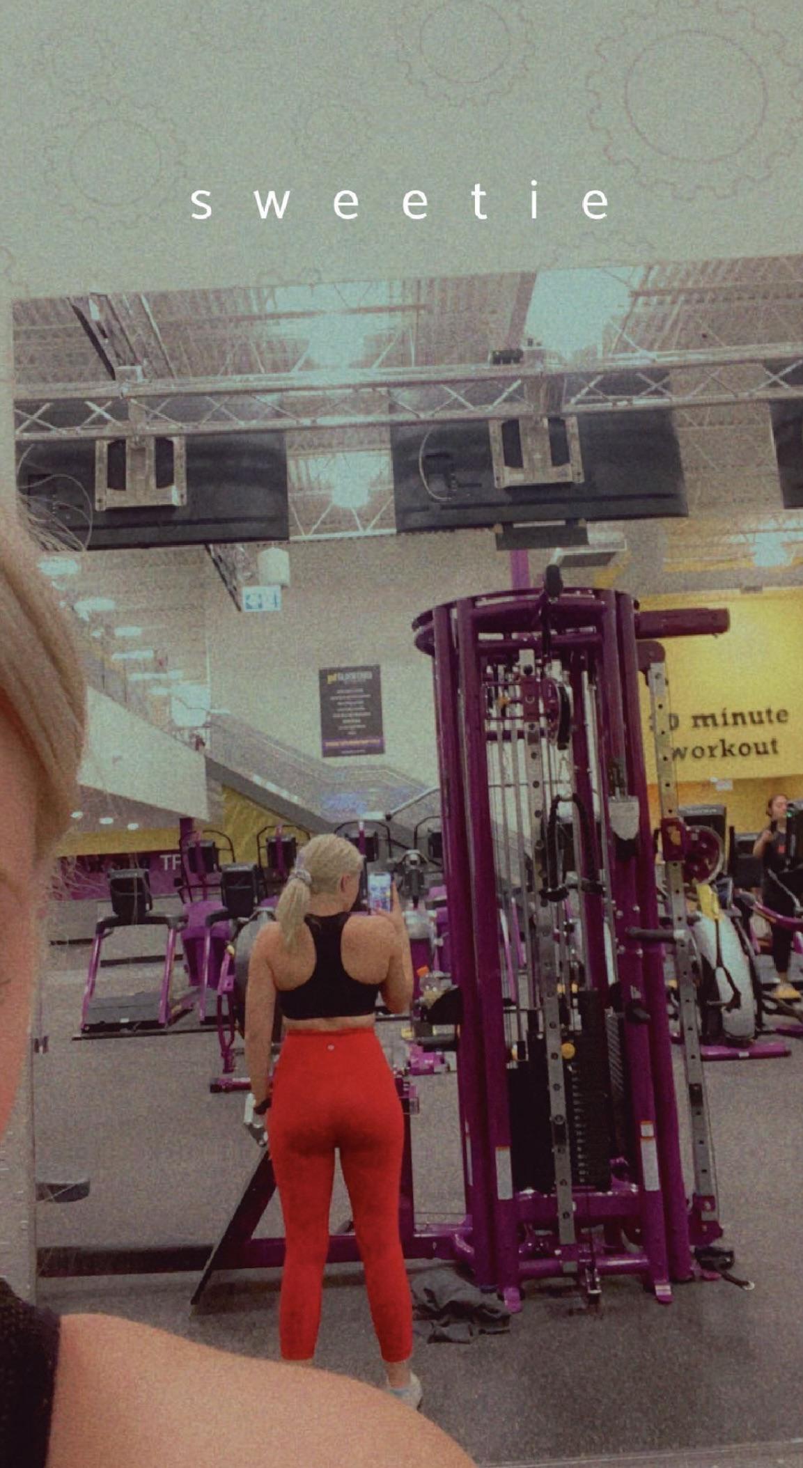 Peg in red | Scrolller