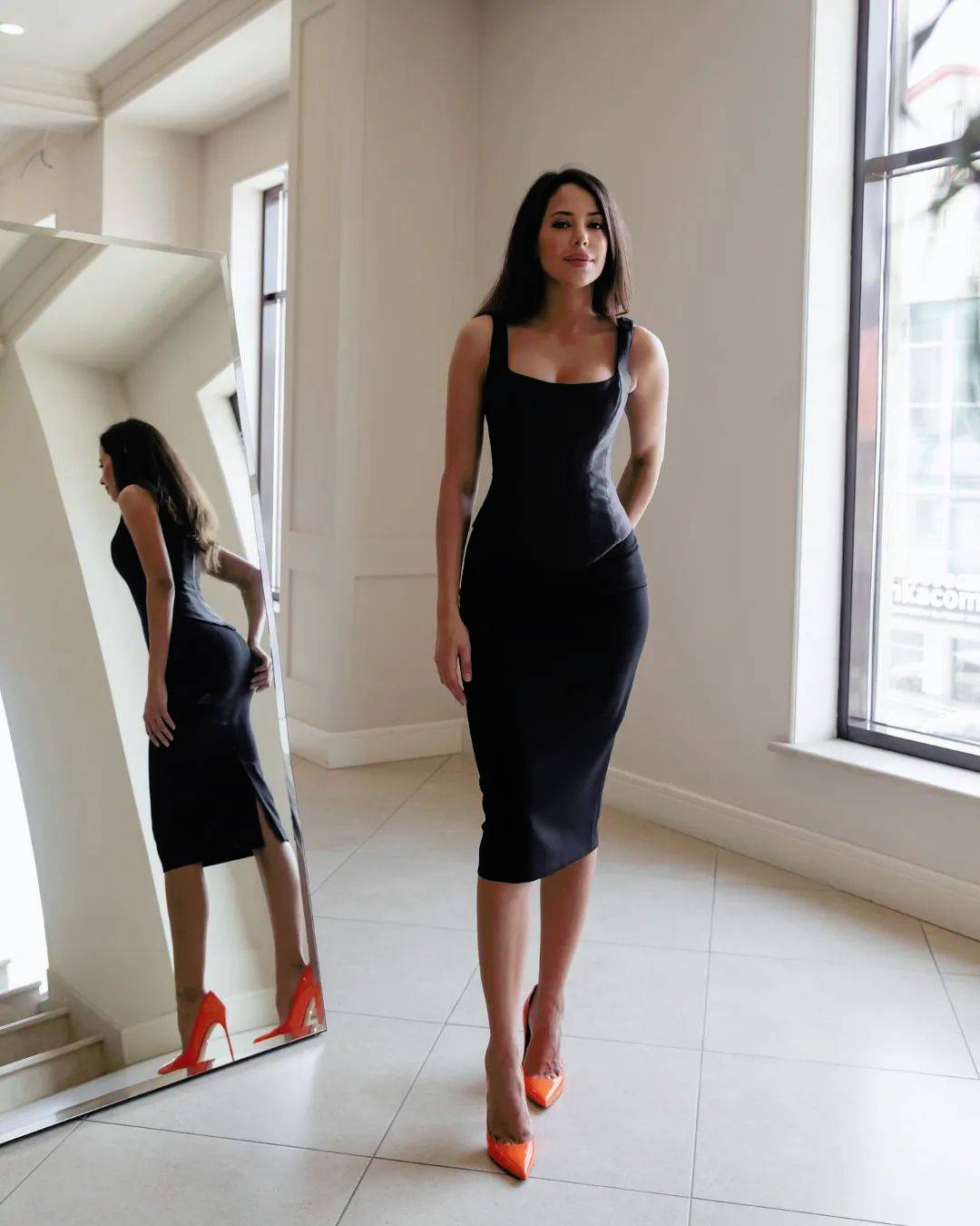 Pencil LBD | Scrolller