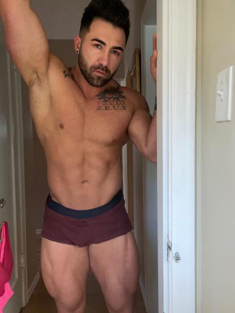 Personal trainer here ! You want to be my next client ;) | Scrolller