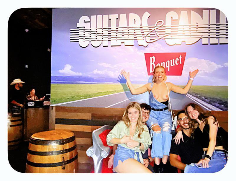 Photobooth flash 2 | Scrolller