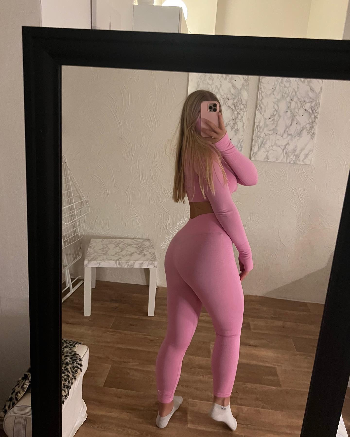 Pink🍬 | Scrolller