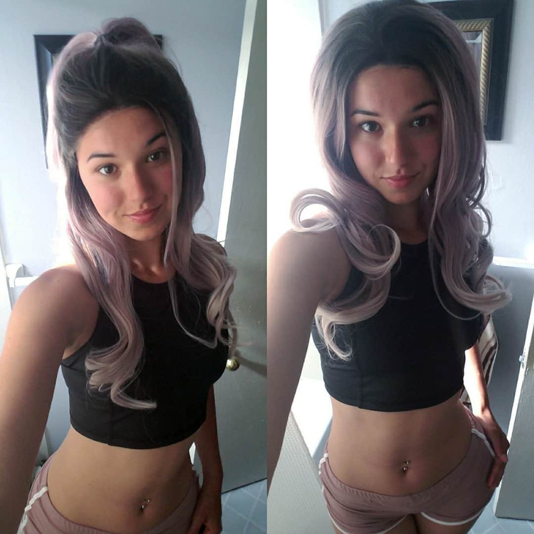 Pink hair and hot bod | Scrolller