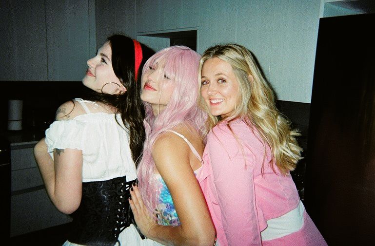 Pink wigs | Scrolller