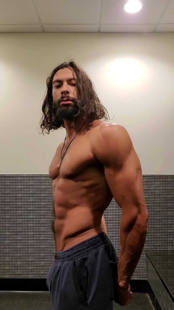 planet fitness locker room :) | Scrolller