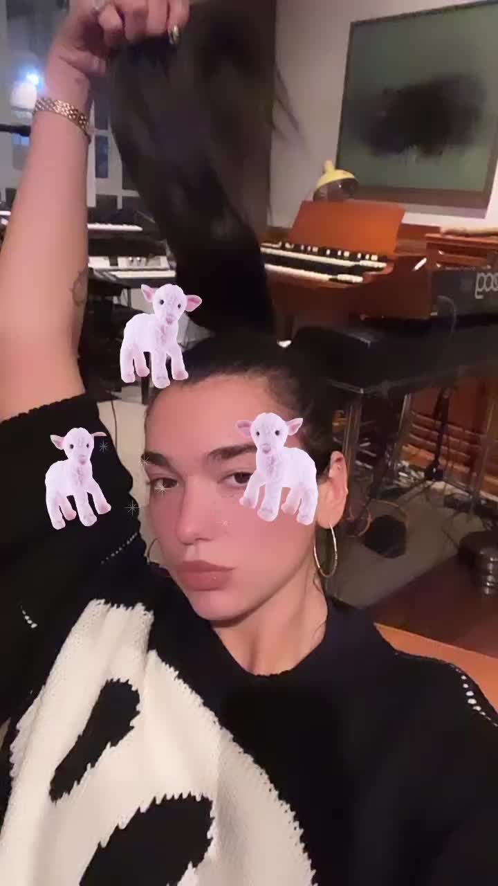 playing with her hair | Scrolller