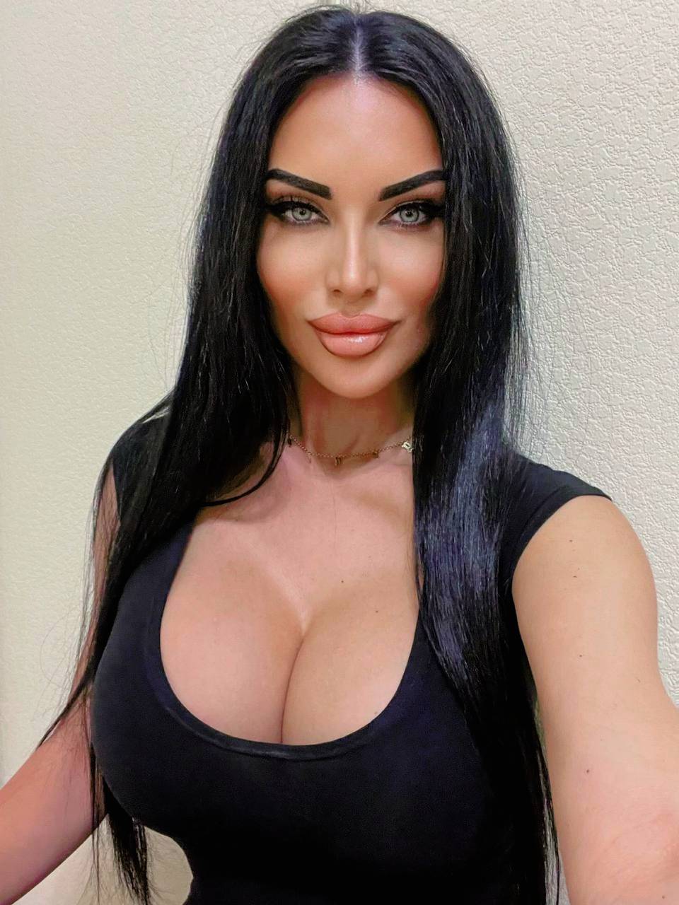 Please let me show you something | Scrolller