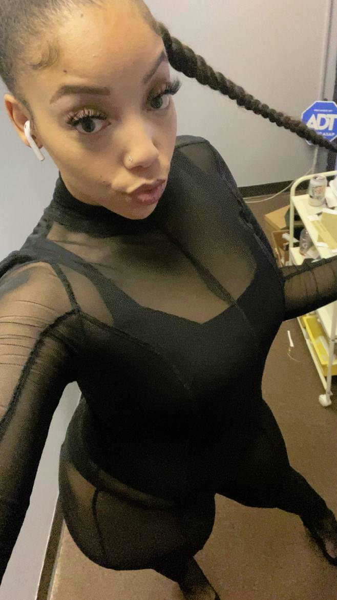 Please take my clothes off | Scrolller