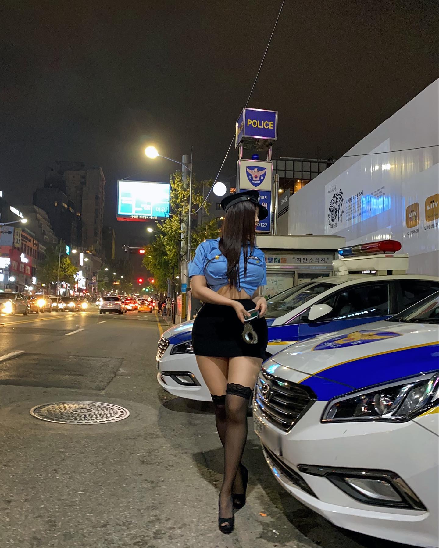 Policewoman | Scrolller