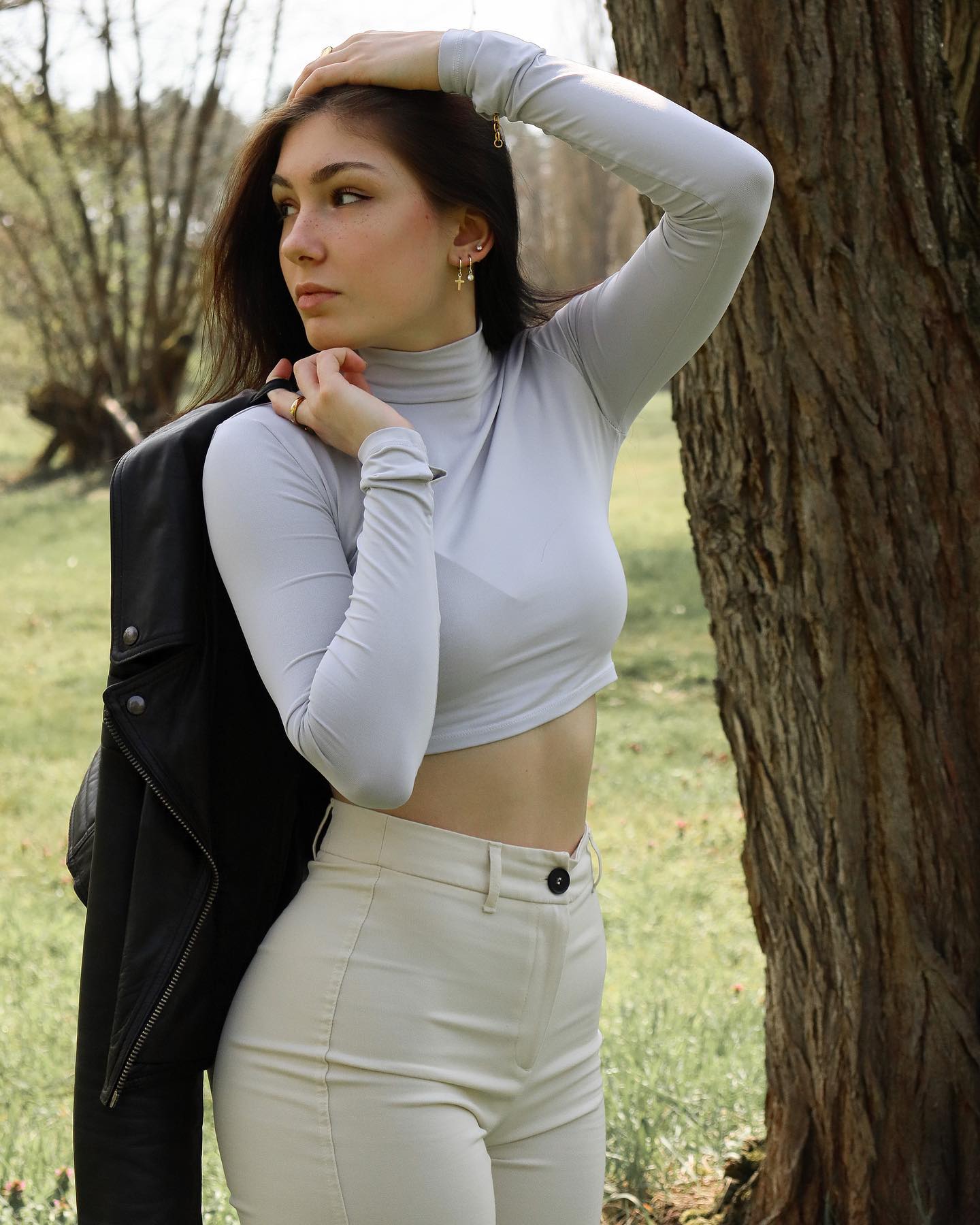 Posing for the camera | Scrolller