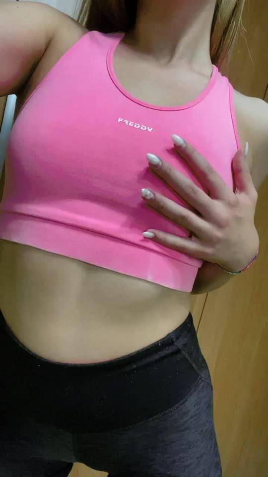 Post workout cameltoe🥵 | Scrolller