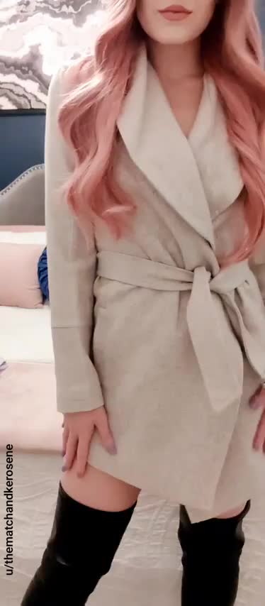 POV: I wear this to meet you at the office 😘😘 | Scrolller