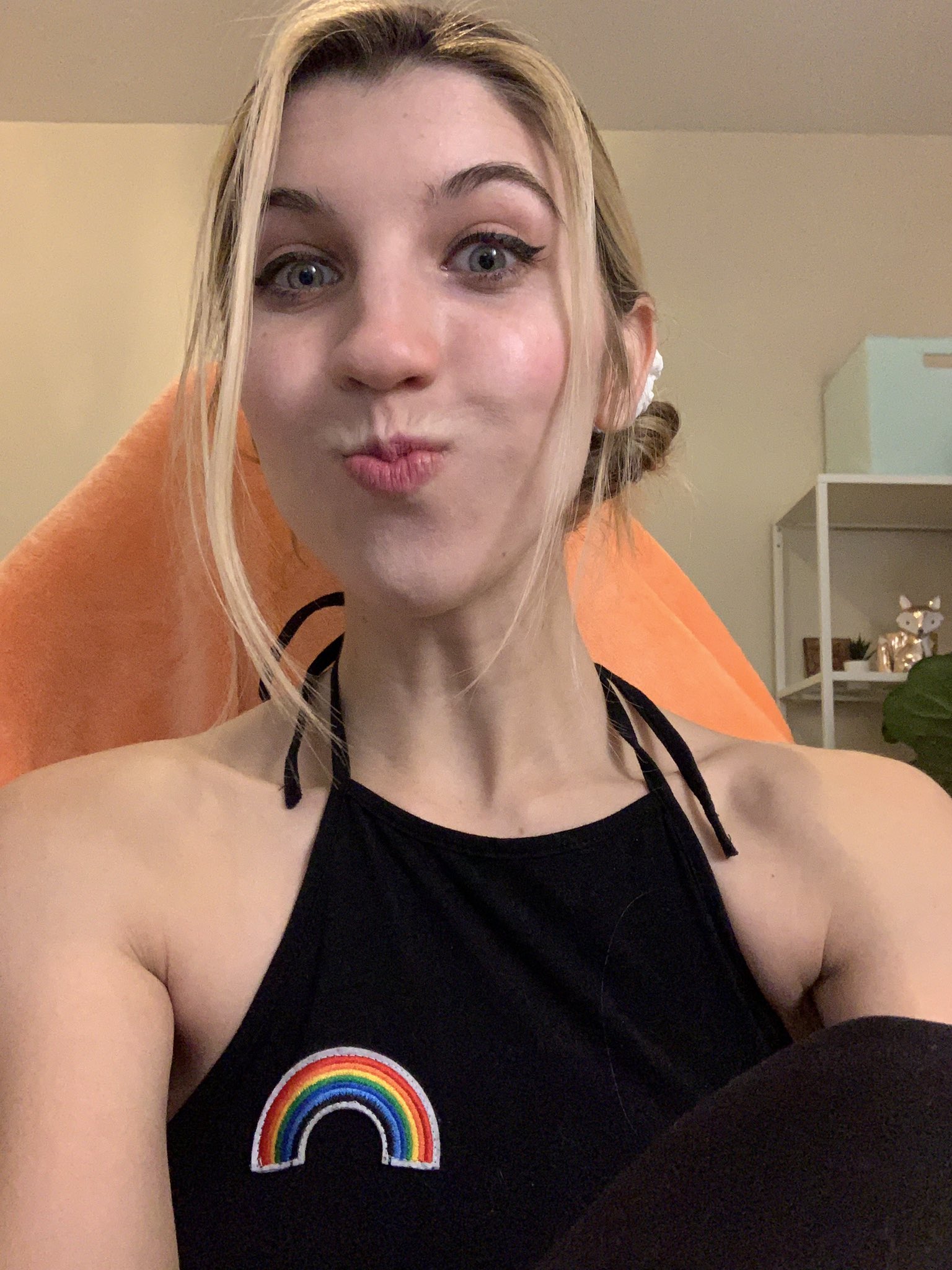 pre-stream selfie 😍 | Scrolller