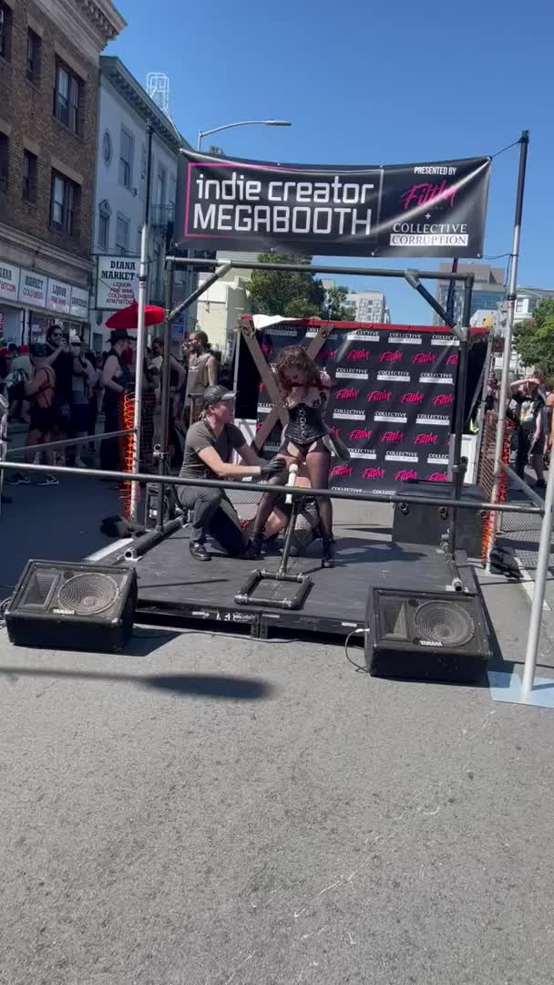 Public beat down at Folsom Street Fair 2022 | Scrolller