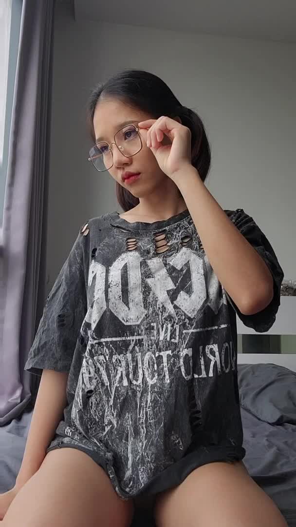 Pull my leash | Scrolller