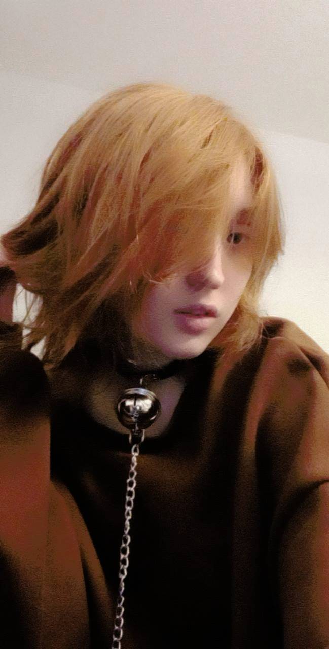 Pull my leash?? Please?? ;( | Scrolller