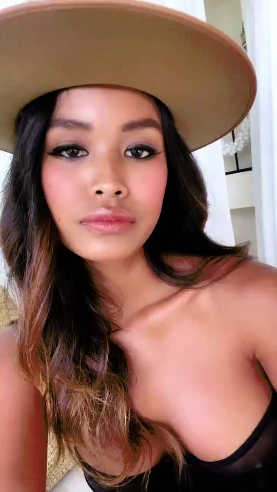 Putri Cinta in Black Lingerie | Scrolller