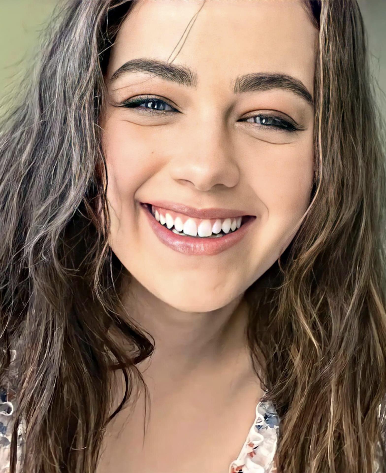 Queen Sam | Scrolller