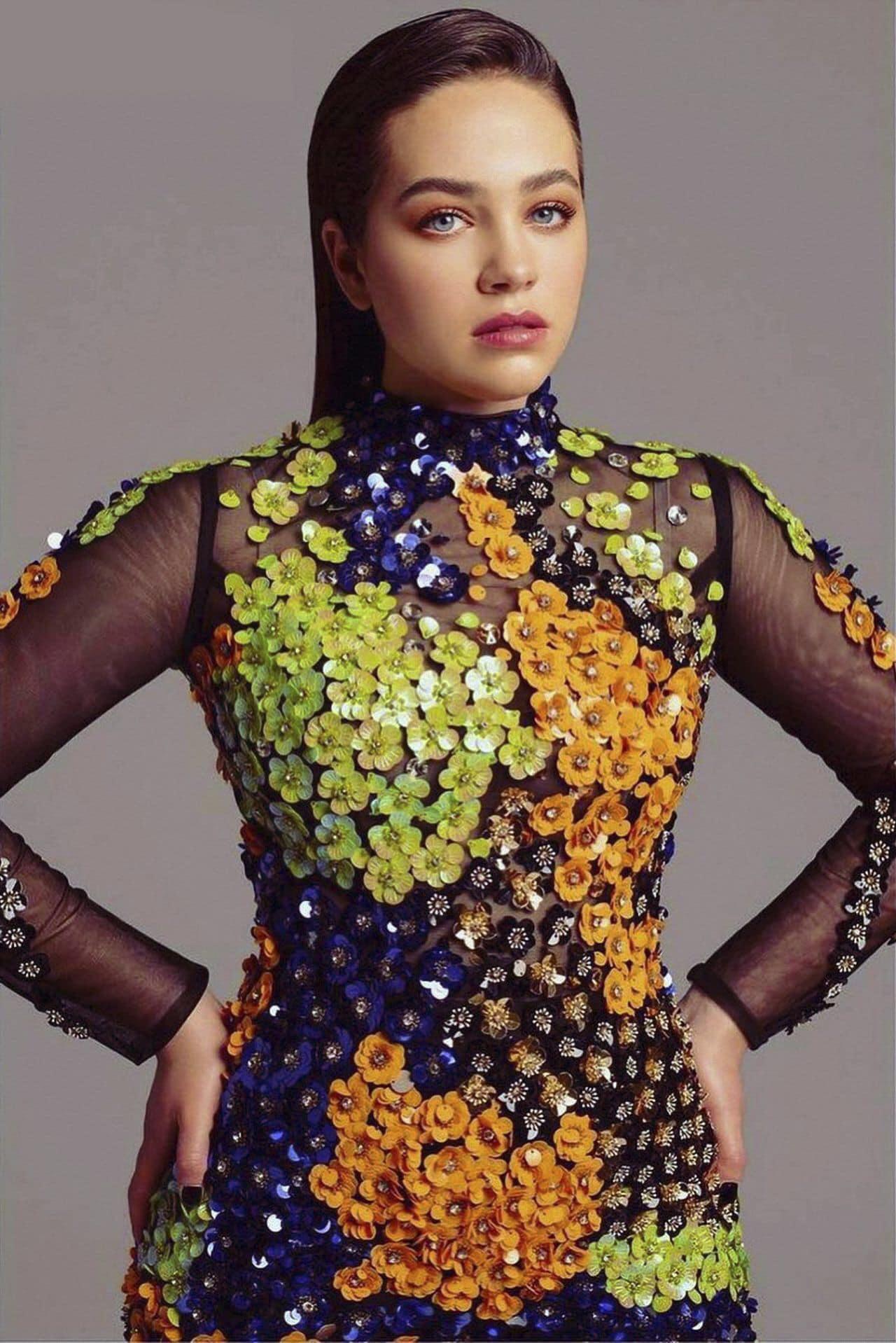 Queen Sam | Scrolller