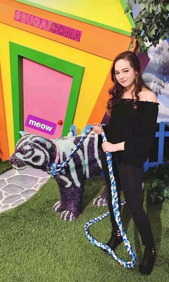 Queen Sam and her kitty | Scrolller