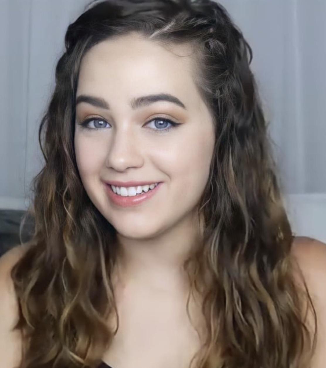 Queen Sam | Scrolller