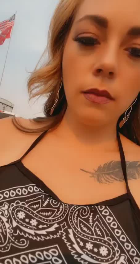 Quick little flash at the festival | Scrolller