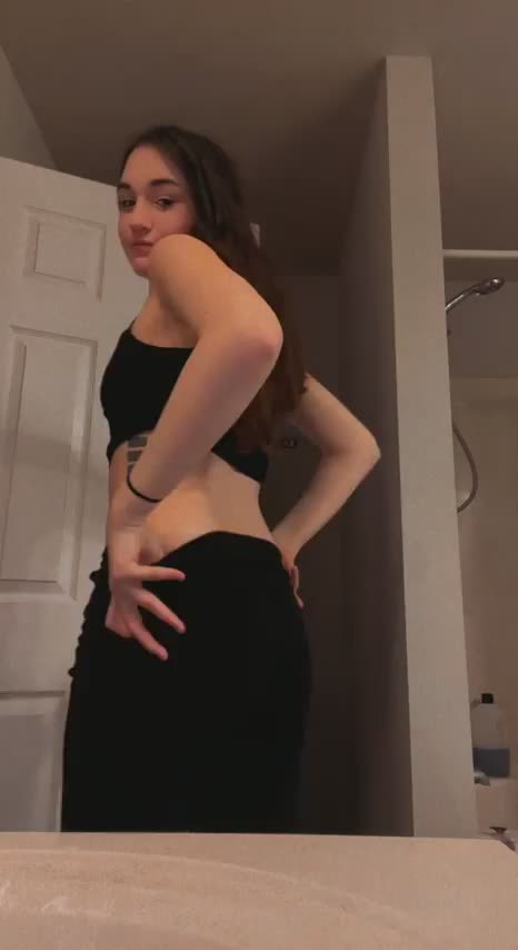 Quick lunch break strip😋 | Scrolller