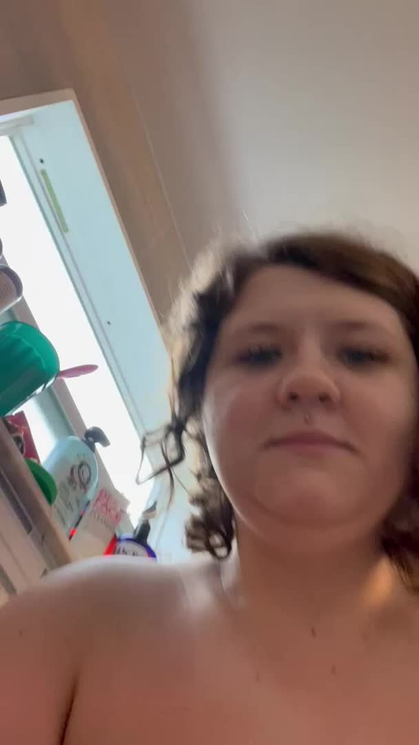 quick piss🤤 | Scrolller