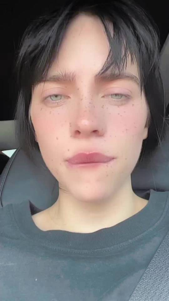 Quick selfie | Scrolller