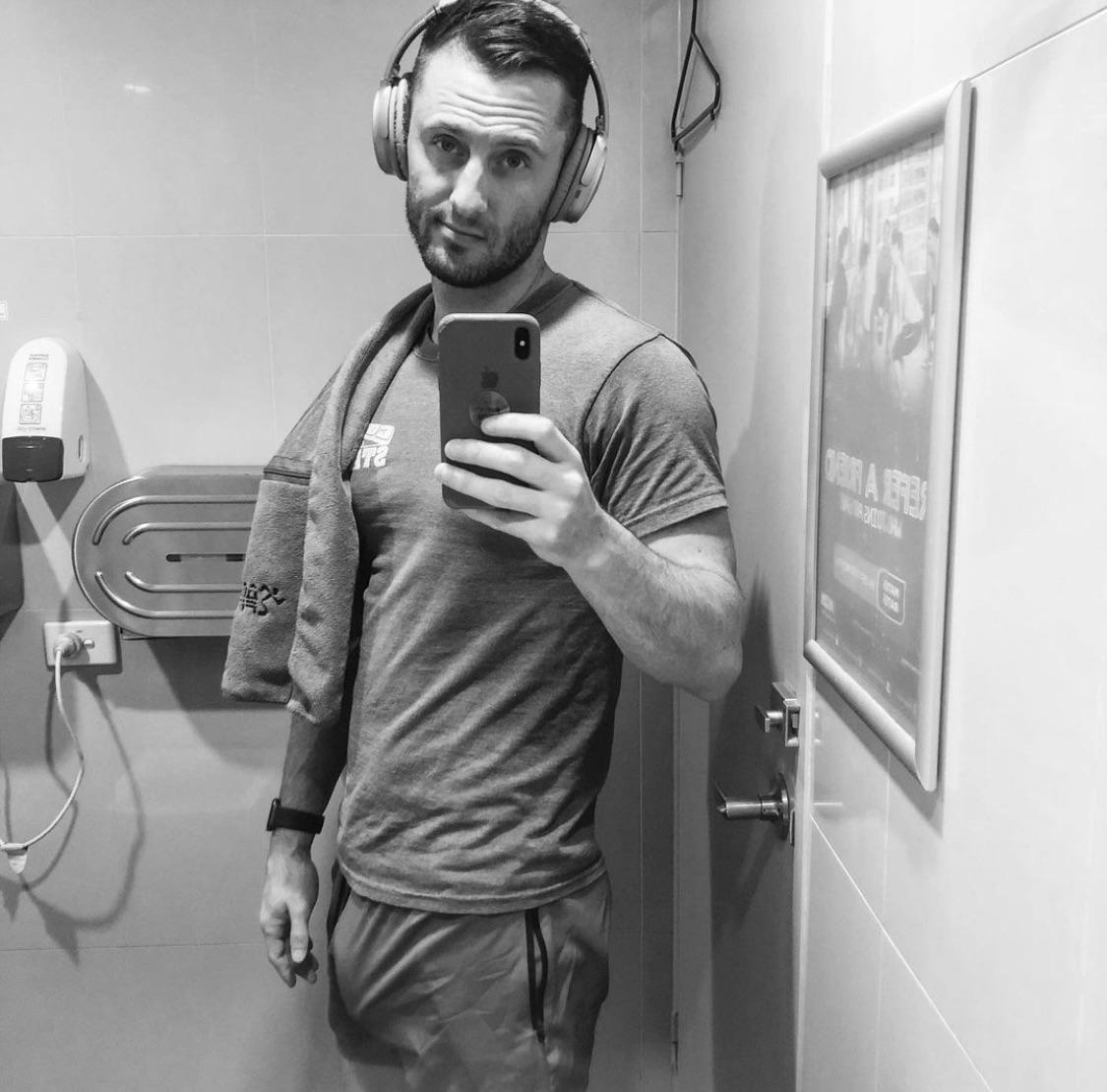 Quick selfie in gym, got all the blood flowing 😜 | Scrolller