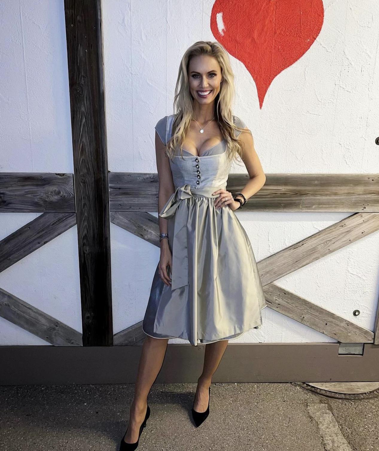 Quick shooting in front of the tent 🥰 | Scrolller