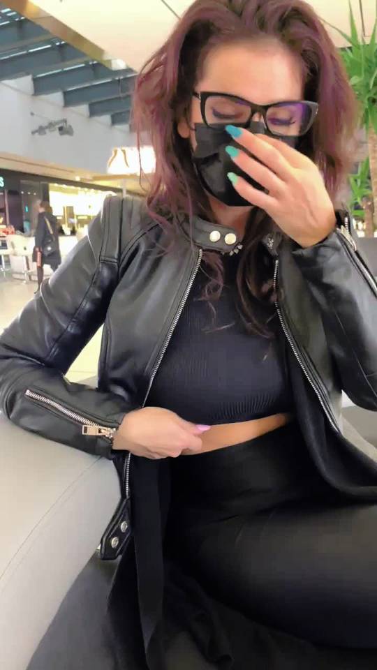 Quick stop at the mall [gif] | Scrolller