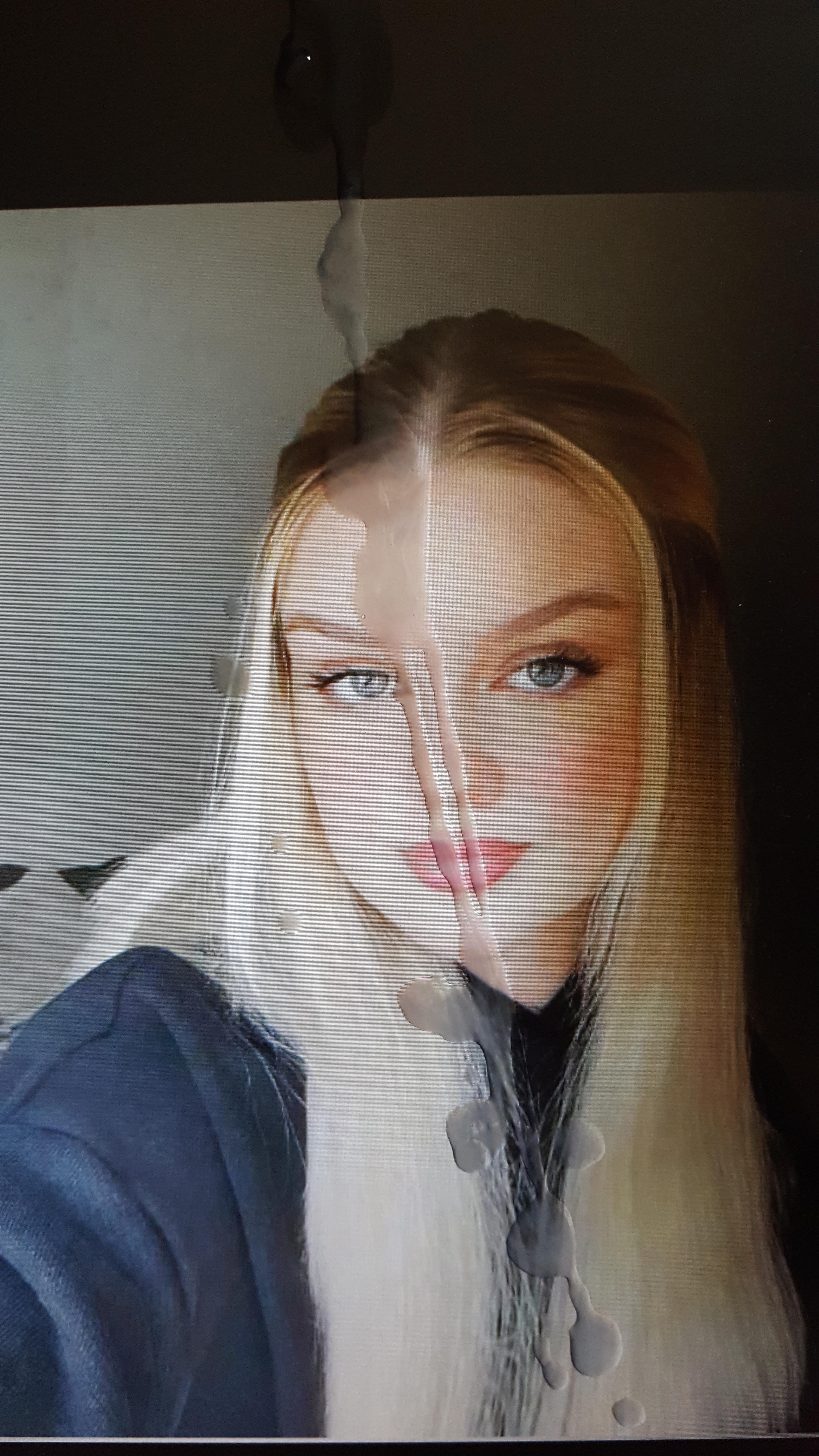 Random Girl das Gesicht voll gespritzt 💦 | Scrolller