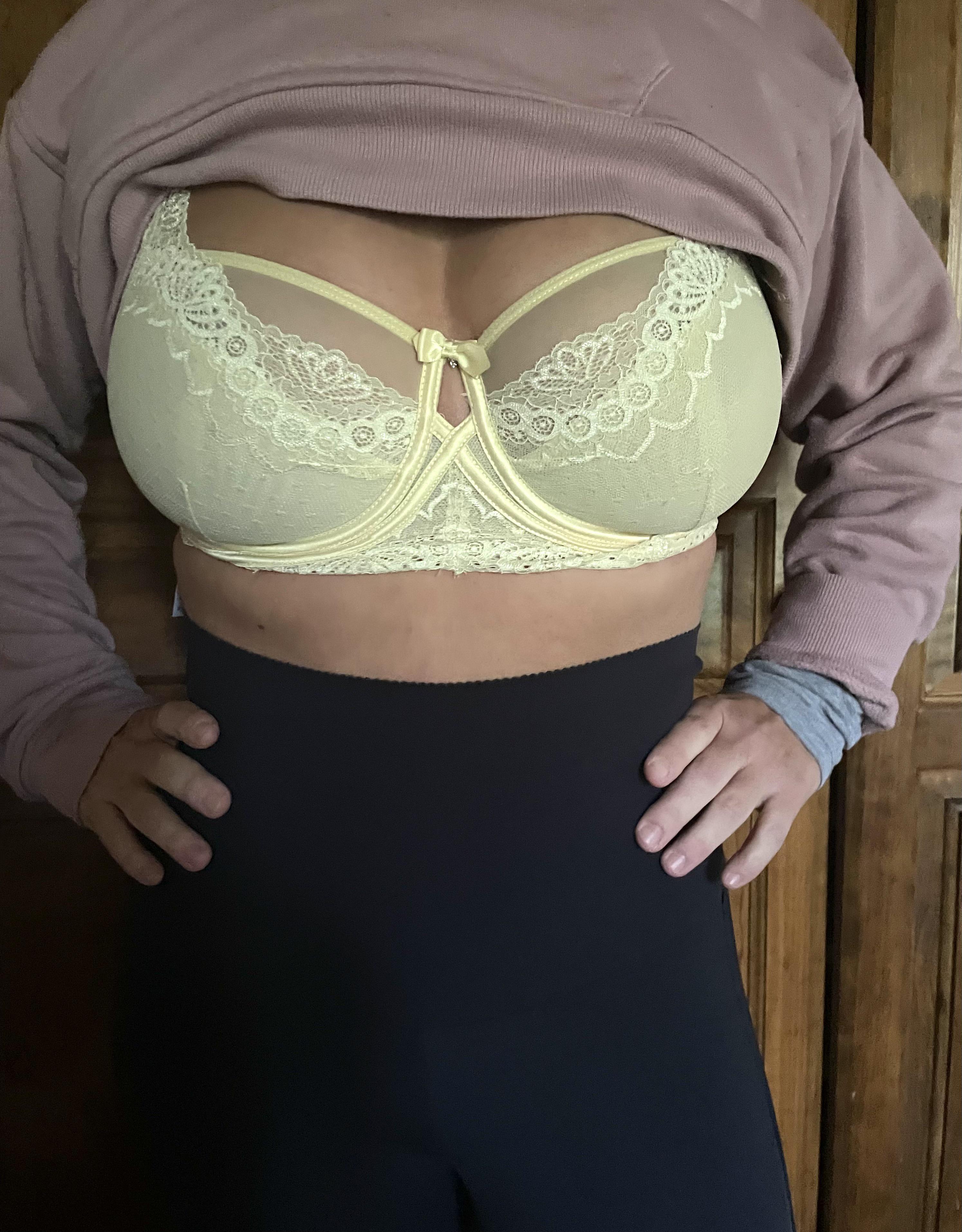 Rate my bra | Scrolller