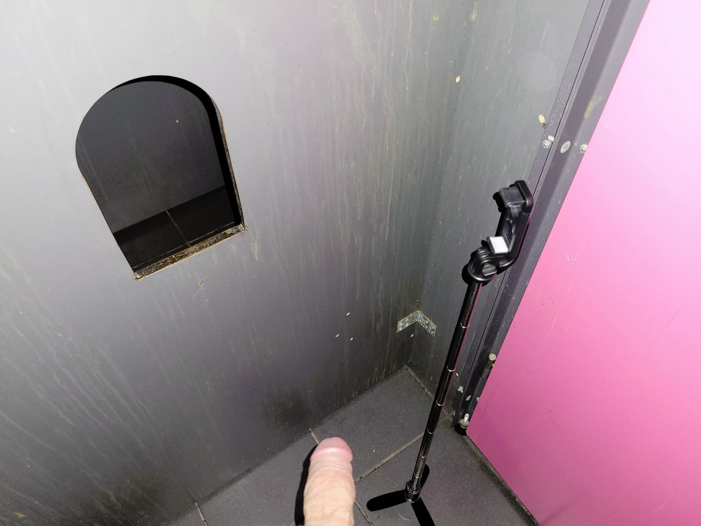 ready at the hole | Scrolller