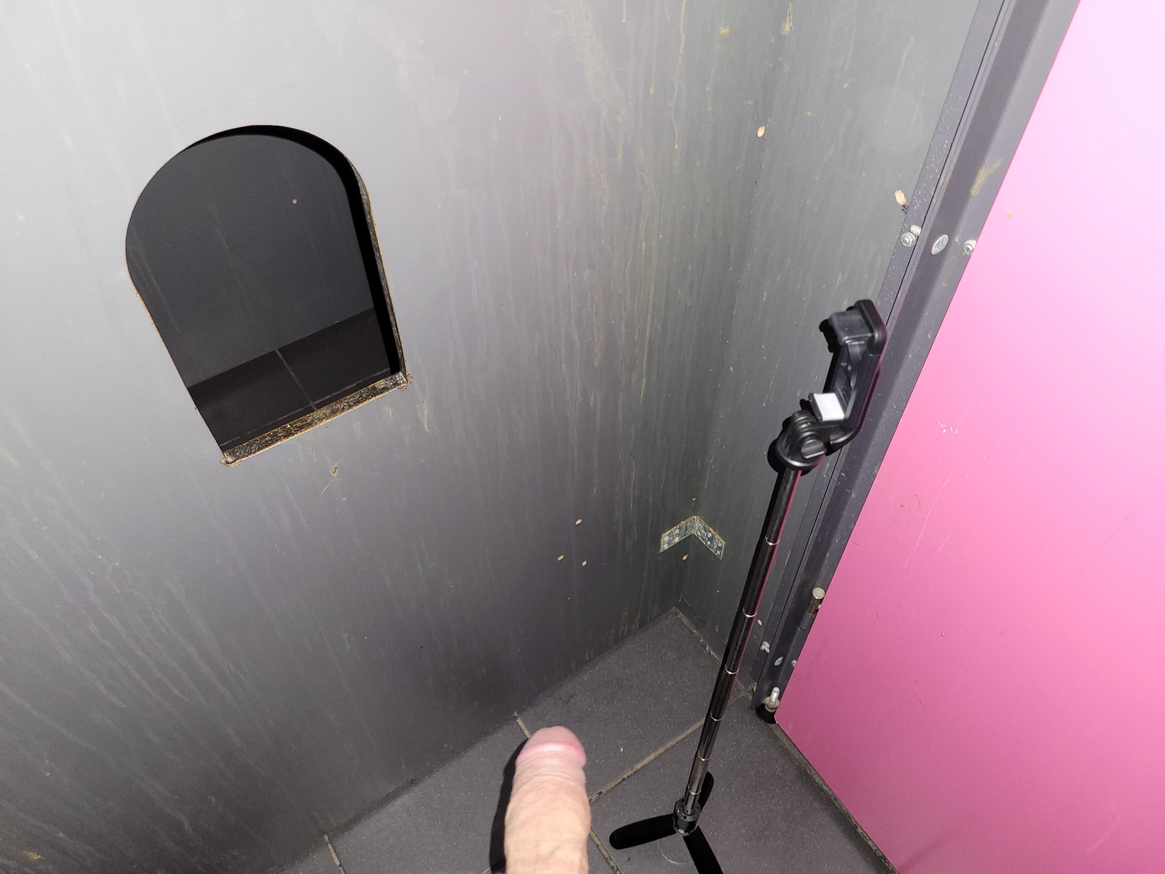 ready at the hole | Scrolller