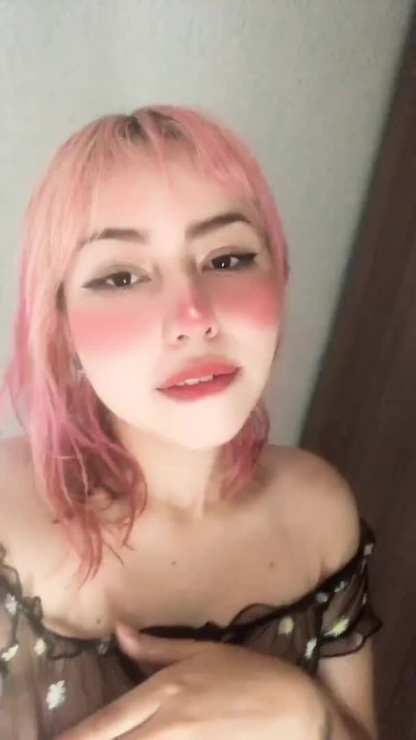 Really brings out my best features | Scrolller