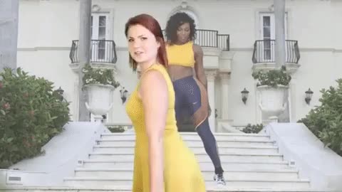 Rebecca Felgate twerking | Scrolller