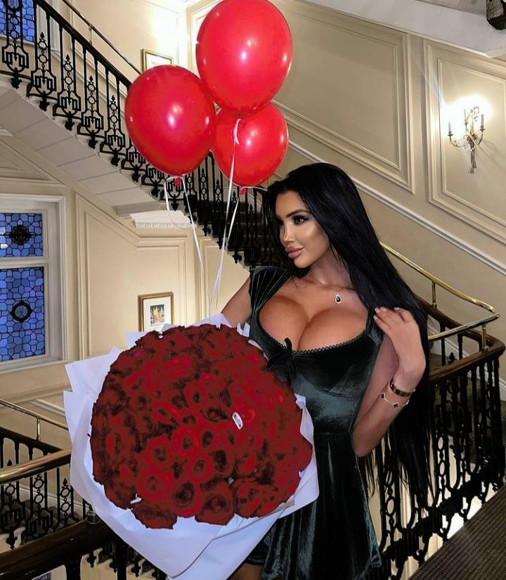 Red flowers and red balloons | Scrolller