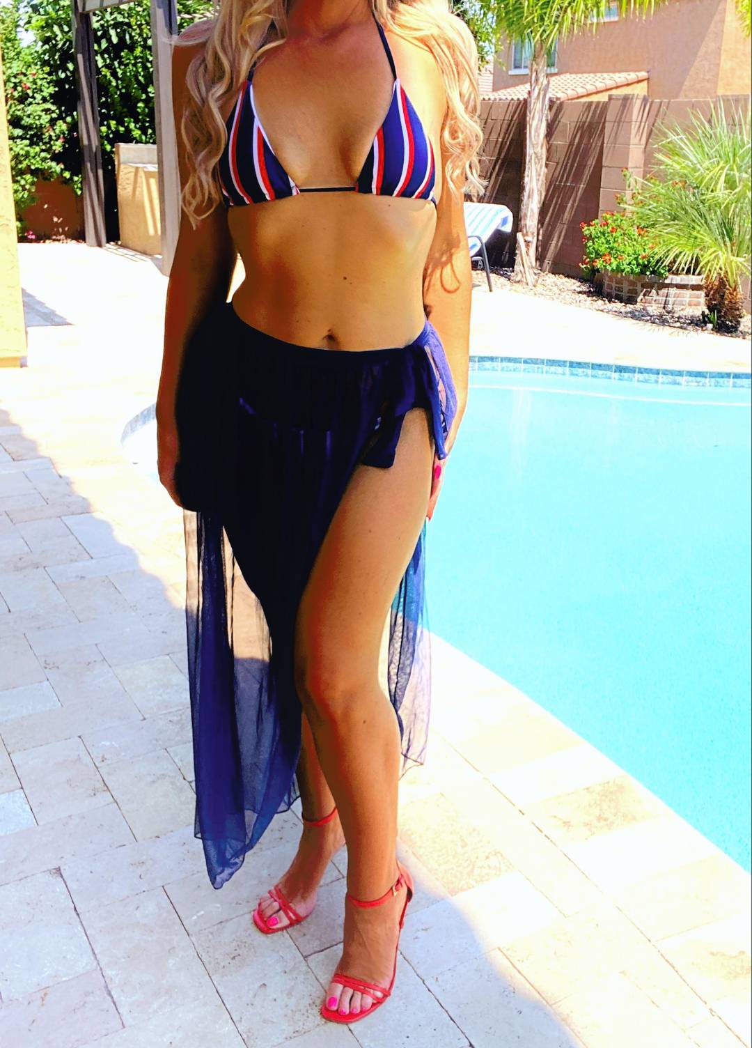 Shapely backside | Scrolller