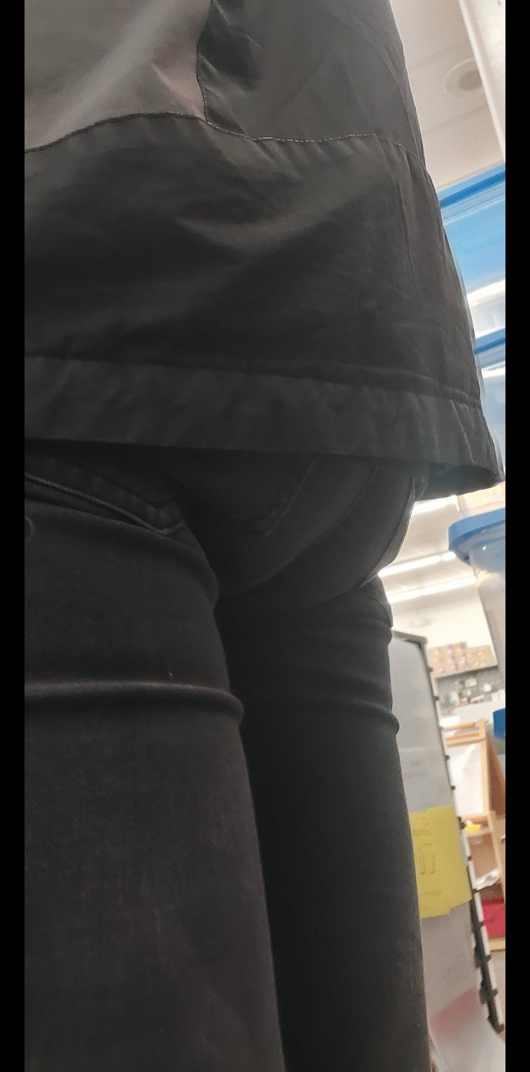 Regretting my choice in pants today 😳 | Scrolller