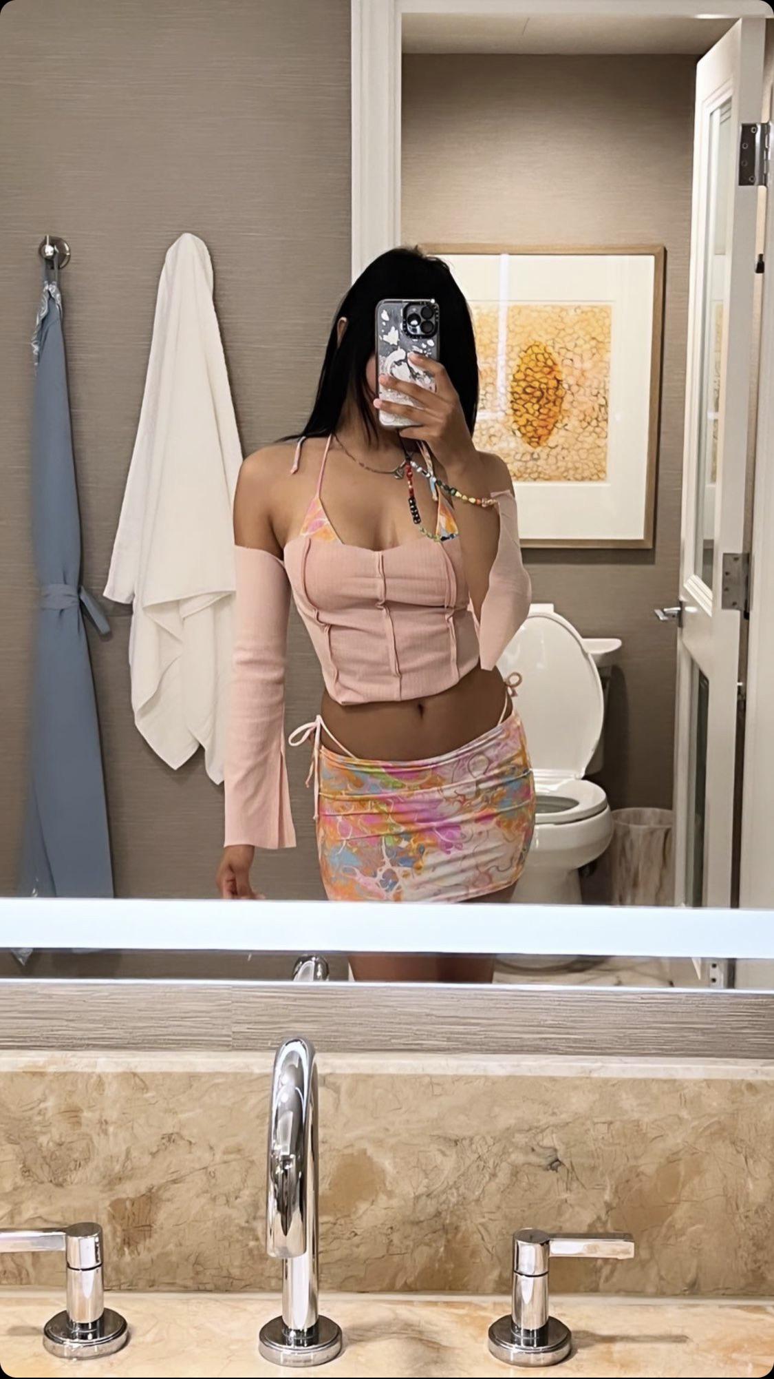 Restroom selfie | Scrolller