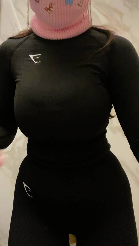 18 years old and F cups! 😌 | Scrolller