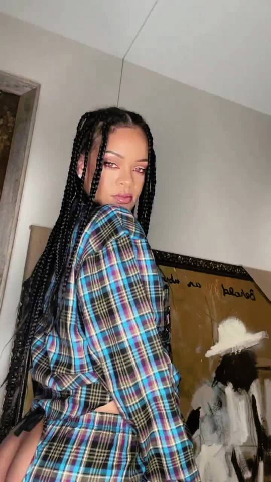 Rihanna Scrolller