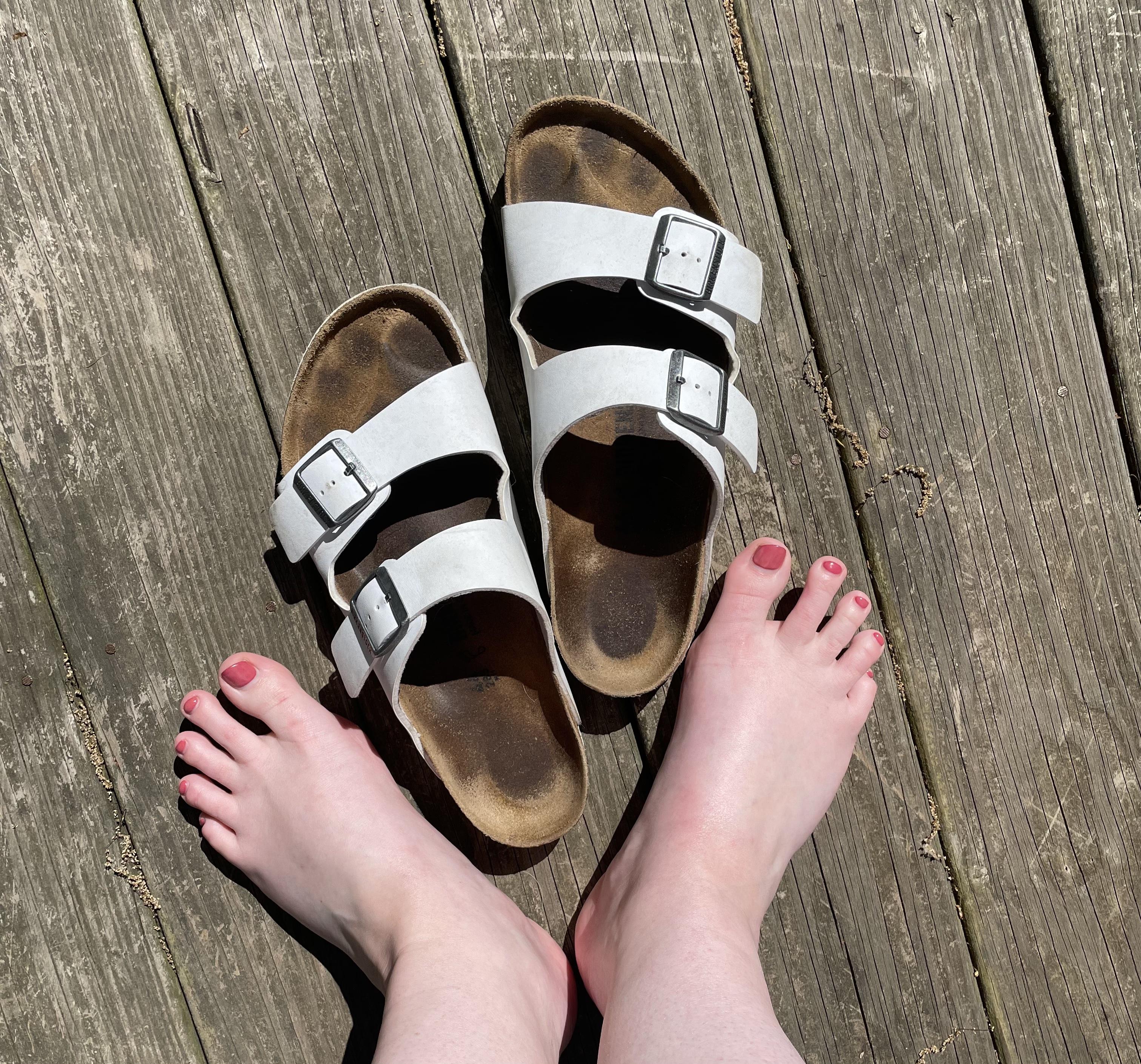 Rise and shine, it's foot worshipping time! | Scrolller