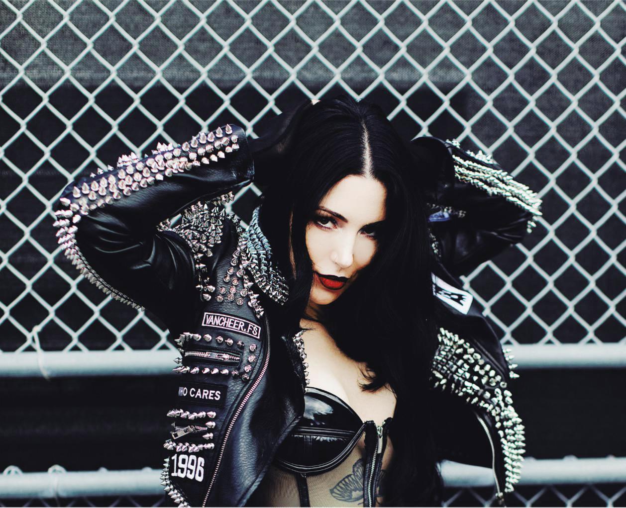 Rockstar Dorothy | Scrolller