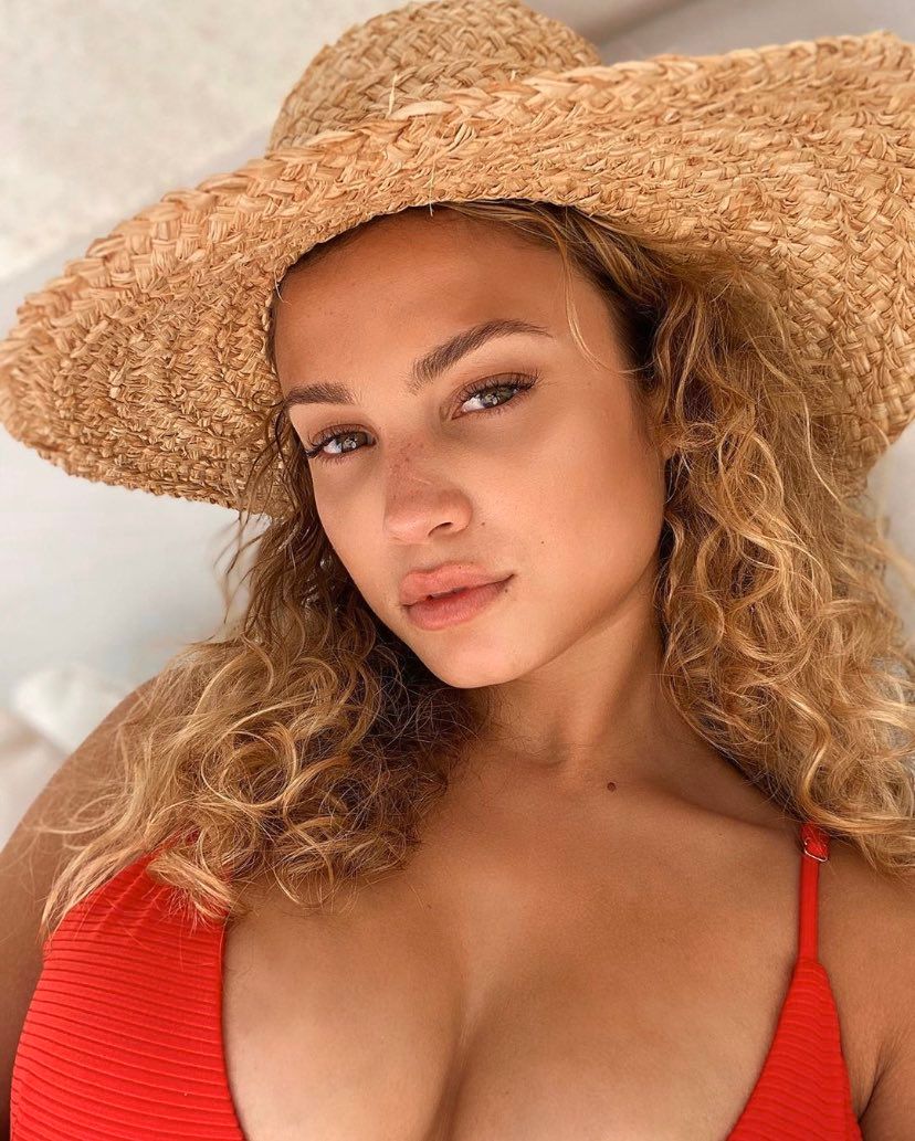 Rose Bertram | Scrolller