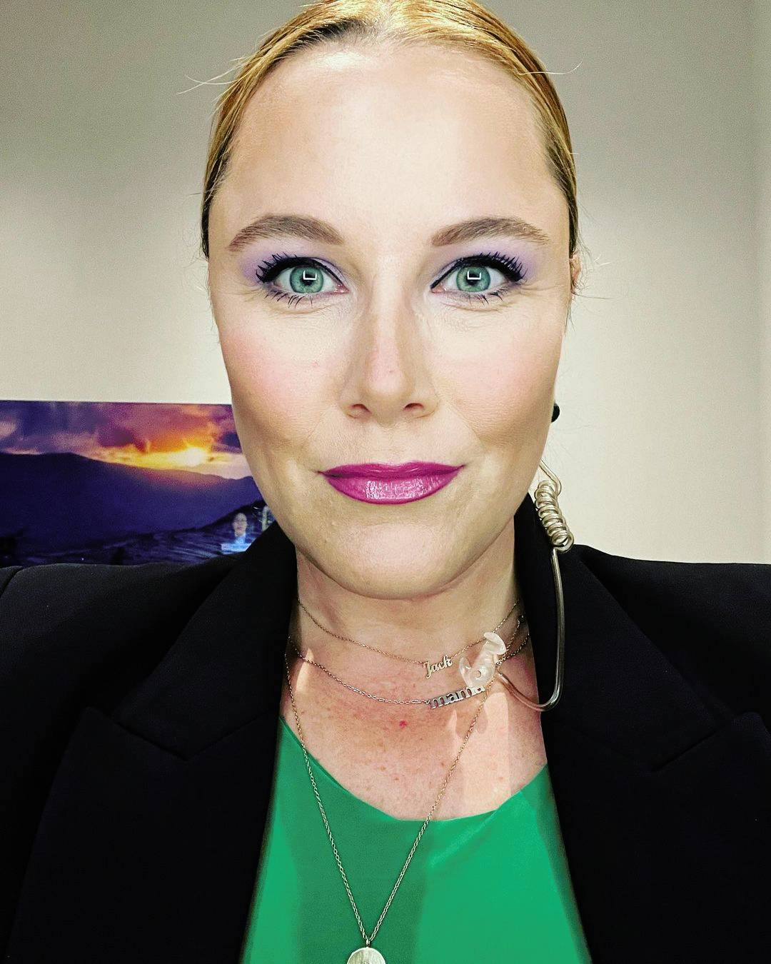 S E Cupp Ready For Her Herbal Facial Coating Before Going On Air🗿 Scrolller