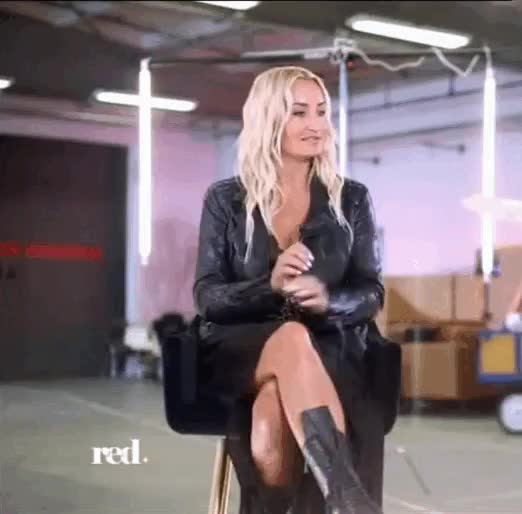 Sarah Connor Ausschnitt | Scrolller